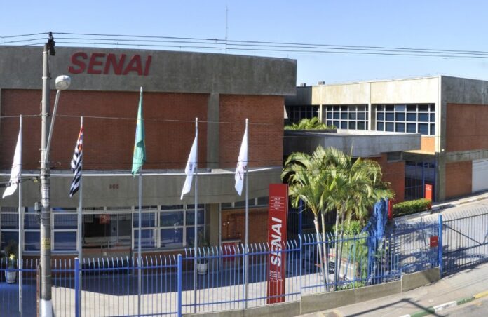 Quais são os cursos técnicos oferecidos pelo SENAI Jandira?